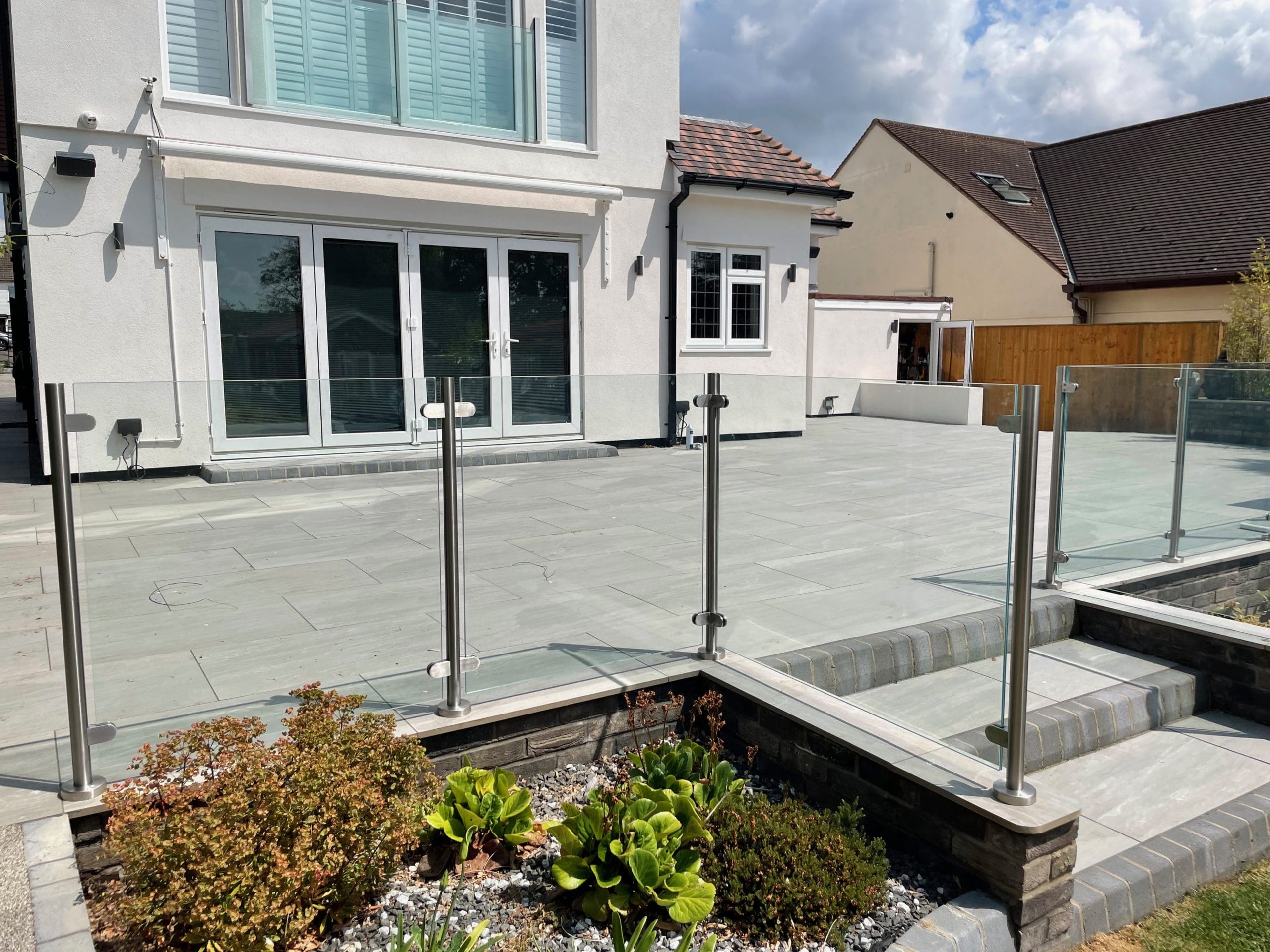 Free floating glass balustrade - Billericay Essex → Visage Glass and Steel