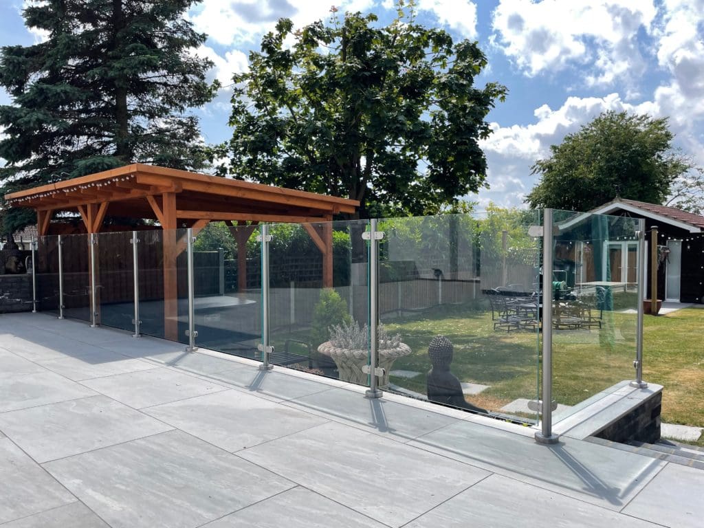 Free floating glass balustrade - Billericay Essex → Visage Glass and Steel