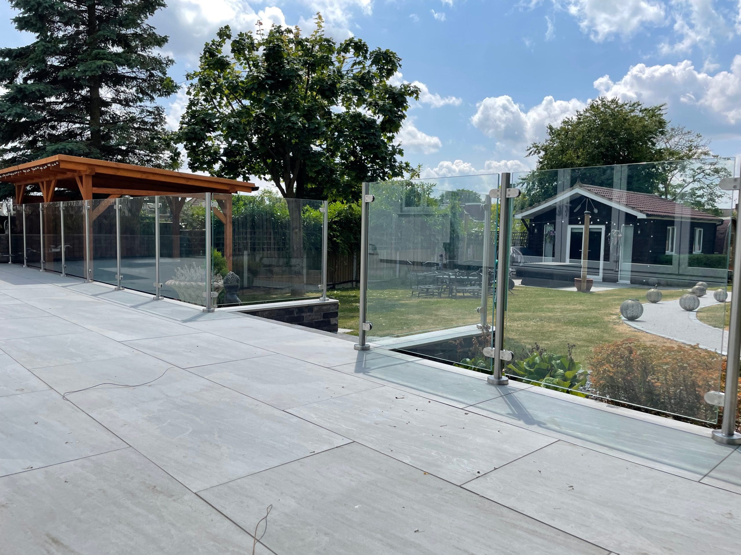 Free floating glass balustrade - Billericay Essex → Visage Glass and Steel