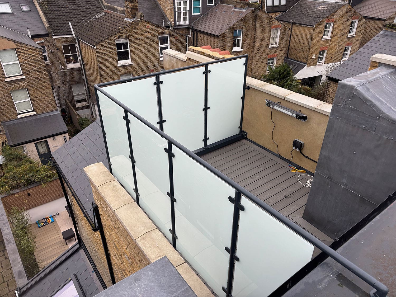 Rooftop glass balustrade privacy screen - Clapham, South London → ...